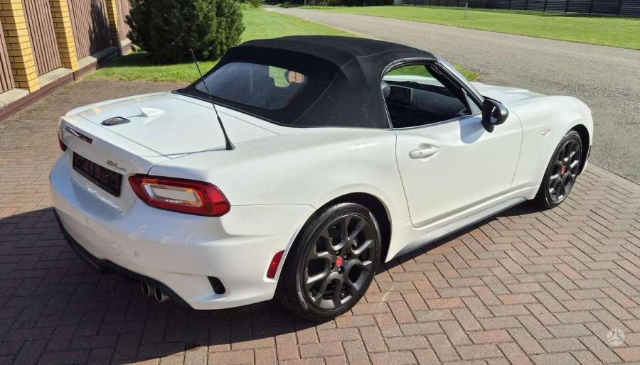 White Fiat 124 2017 in Siauliai, with an engine capacity of 1.40 L and mileage of 57 thousand km for 24900 €, photo 18 on AUTOMOTO.COM.LV
