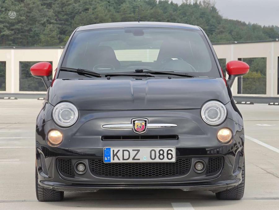 Черный Фиат 500 Abarth 2017 в Вильнюс, объемом двигателя 1.37 л и пробегом 61 тыс. км за 10500 €, фото 3 на AUTOMOTO.COM.LV