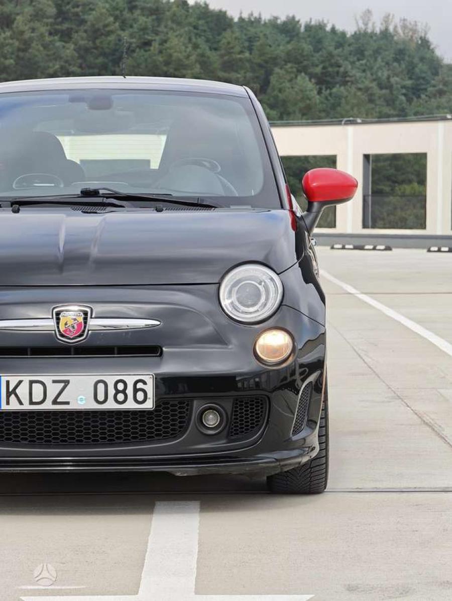 Черный Фиат 500 Abarth 2017 в Вильнюс, объемом двигателя 1.37 л и пробегом 61 тыс. км за 10500 €, фото 4 на AUTOMOTO.COM.LV