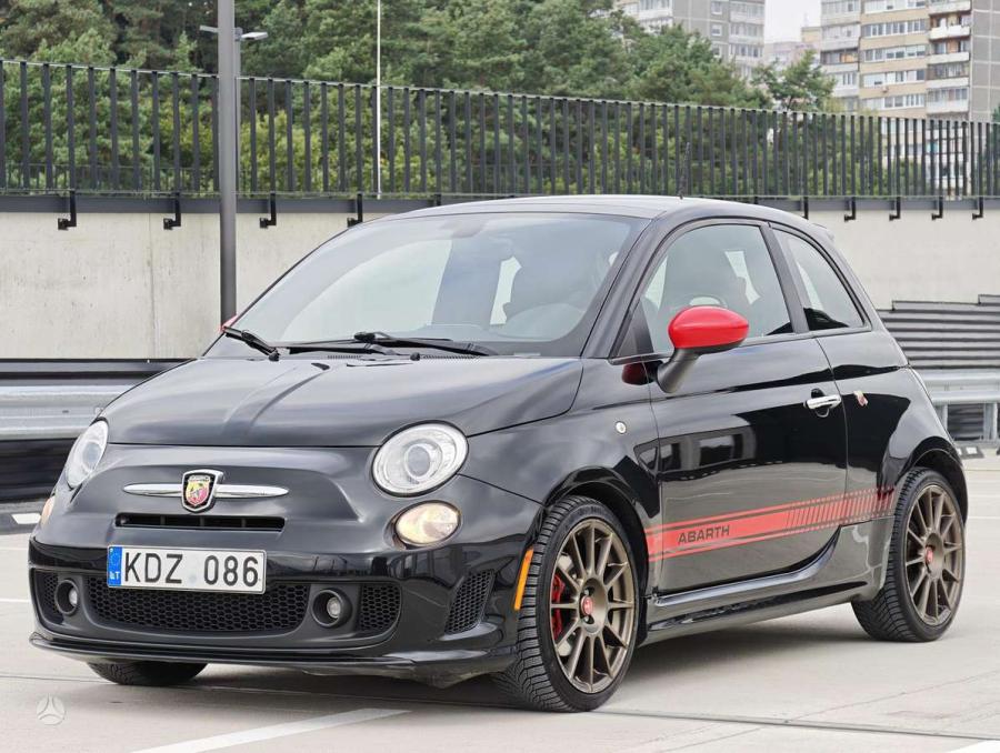 Черный Фиат 500 Abarth 2017 в Вильнюс, объемом двигателя 1.37 л и пробегом 61 тыс. км за 10500 €, фото 5 на AUTOMOTO.COM.LV