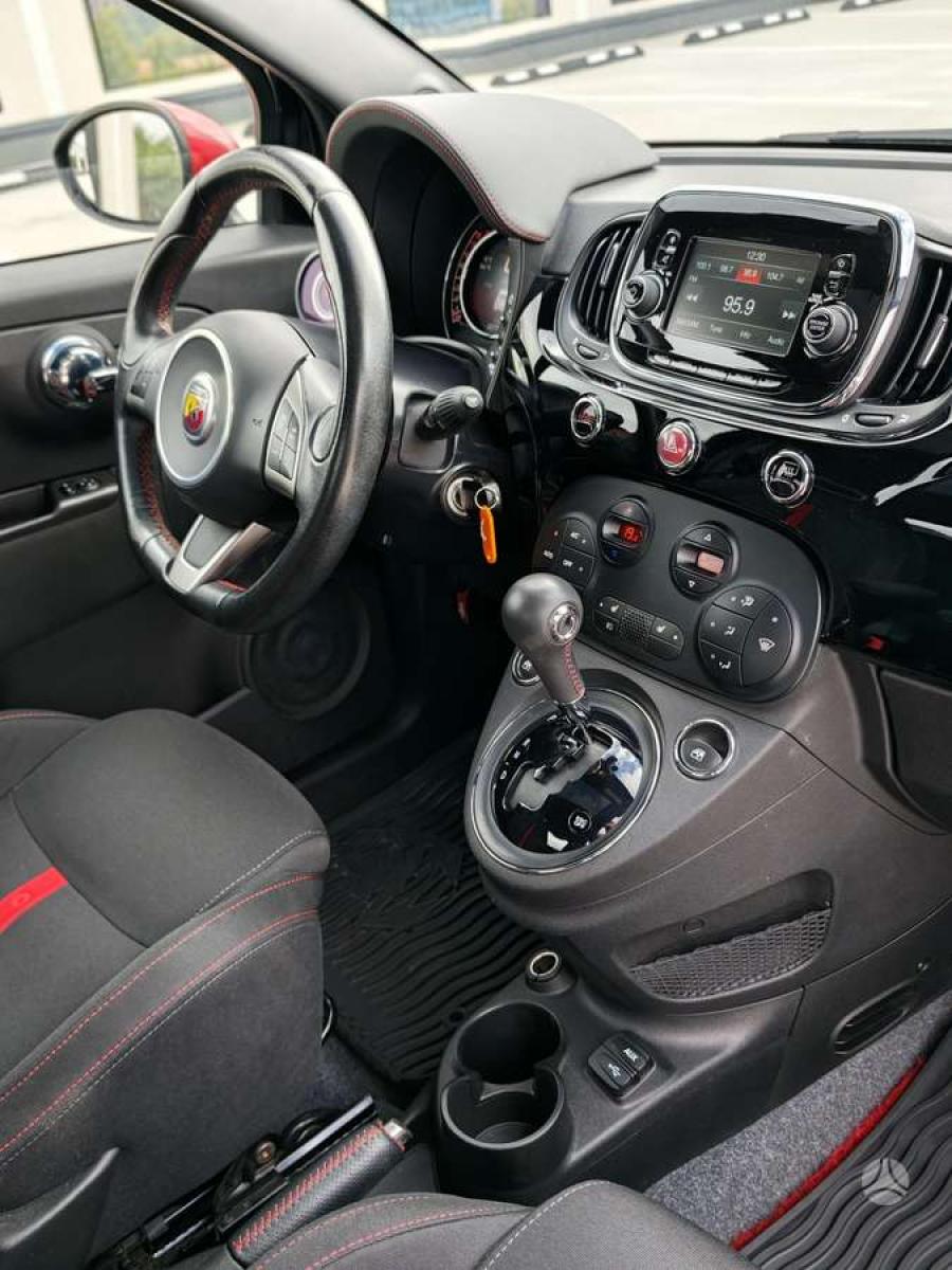 Черный Фиат 500 Abarth 2017 в Вильнюс, объемом двигателя 1.37 л и пробегом 61 тыс. км за 10500 €, фото 15 на AUTOMOTO.COM.LV