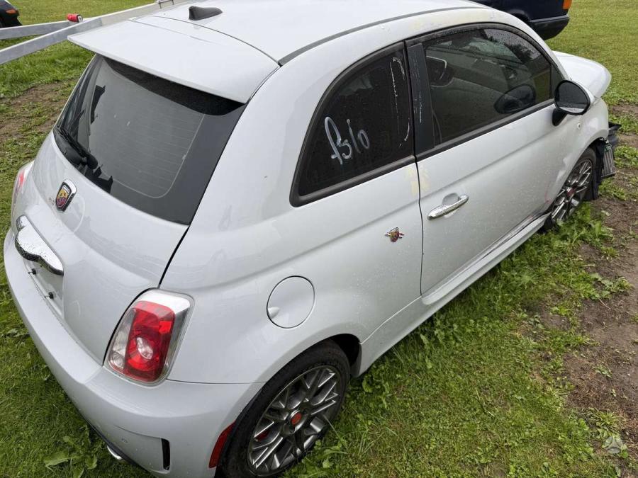 Pelēks Fiat 500 Abarth 2017 Klaipėda, ar dzinēja tilpumu 1.40 L un nobraukumu 66 tūkst. km par 3500 €, foto 5 vietnē AUTOMOTO.COM.LV