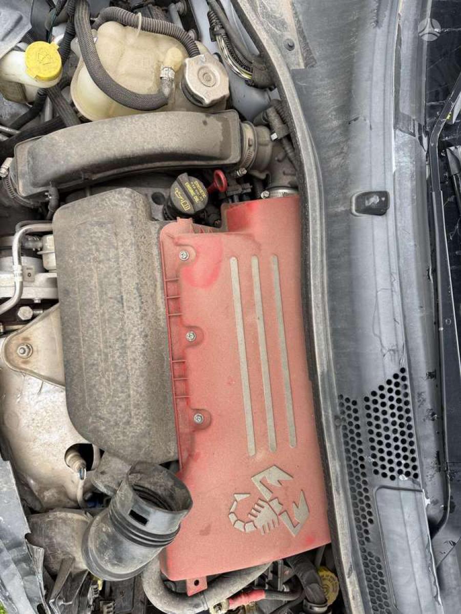 Pelēks Fiat 500 Abarth 2017 Klaipėda, ar dzinēja tilpumu 1.40 L un nobraukumu 66 tūkst. km par 3500 €, foto 15 vietnē AUTOMOTO.COM.LV