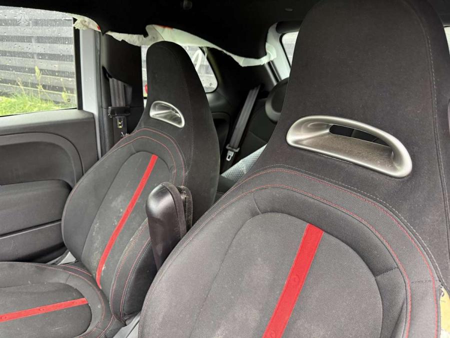 Pelēks Fiat 500 Abarth 2017 Klaipėda, ar dzinēja tilpumu 1.40 L un nobraukumu 66 tūkst. km par 3500 €, foto 19 vietnē AUTOMOTO.COM.LV