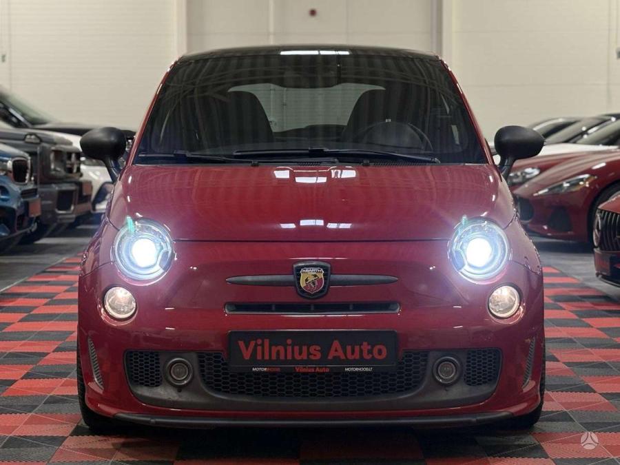Красный Фиат 500 Abarth 2016 в Вильнюс, объемом двигателя 1.37 л и пробегом 189 тыс. км за 10650 €, фото 3 на AUTOMOTO.COM.LV