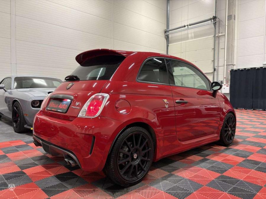 Красный Фиат 500 Abarth 2016 в Вильнюс, объемом двигателя 1.37 л и пробегом 189 тыс. км за 10650 €, фото 5 на AUTOMOTO.COM.LV