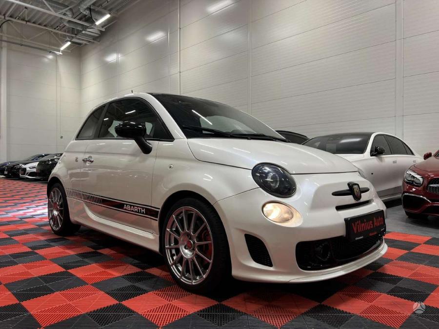 Белый Фиат 500 Abarth 2017 в Вильнюс, объемом двигателя 1.37 л и пробегом 32 тыс. км за 14500 €, фото 3 на AUTOMOTO.COM.LV