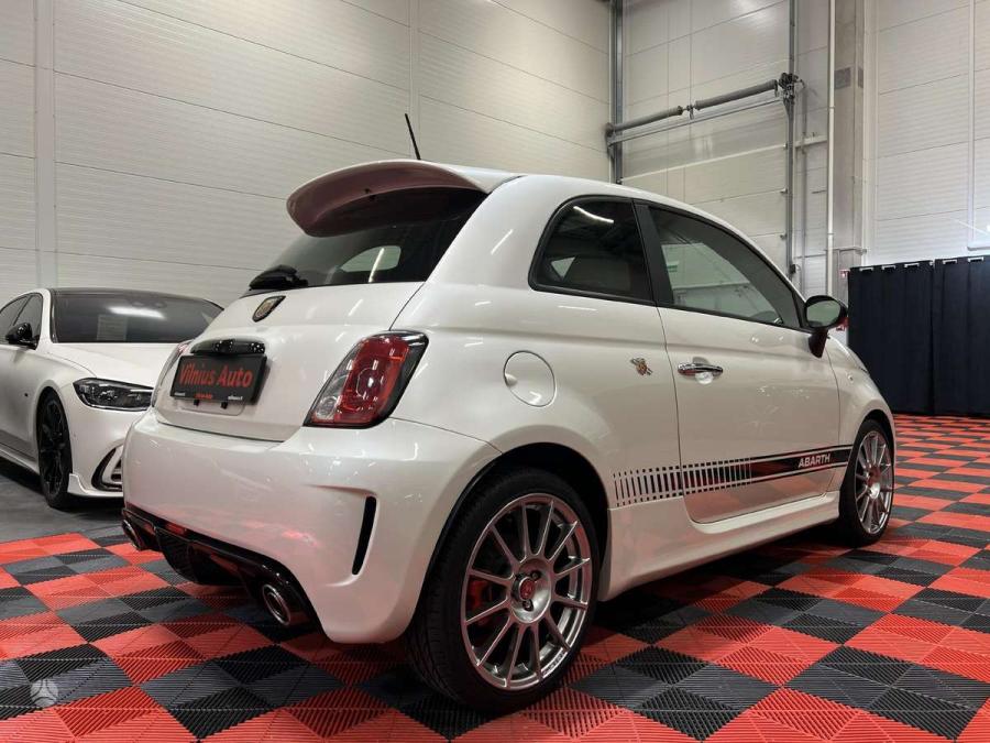 Белый Фиат 500 Abarth 2017 в Вильнюс, объемом двигателя 1.37 л и пробегом 32 тыс. км за 14500 €, фото 4 на AUTOMOTO.COM.LV