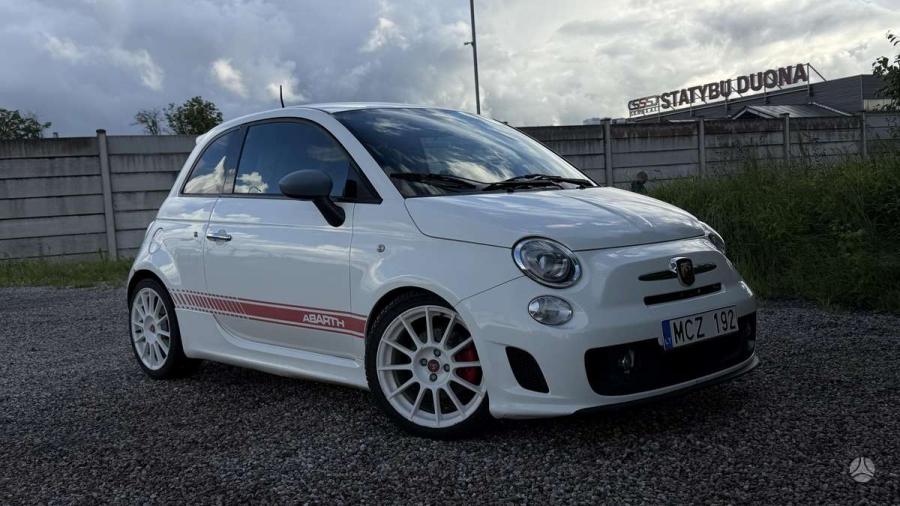 White Fiat 500 Abarth 2013 in Kaunas, with an engine capacity of 1.40 L and mileage of 169 thousand km for 7200 €, photo 1 on AUTOMOTO.COM.LV