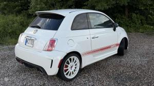White Fiat 500 Abarth 2013 in Kaunas, with an engine capacity of 1.40 L and mileage of 169 thousand km for 7200 €, photo 3 on AUTOMOTO.COM.LV