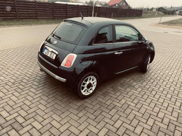 Melns Fiat 500 2010 Klaipėda, ar dzinēja tilpumu 1.25 L un nobraukumu 130 tūkst. km par 2600 €, foto 2 vietnē AUTOMOTO.COM.LV