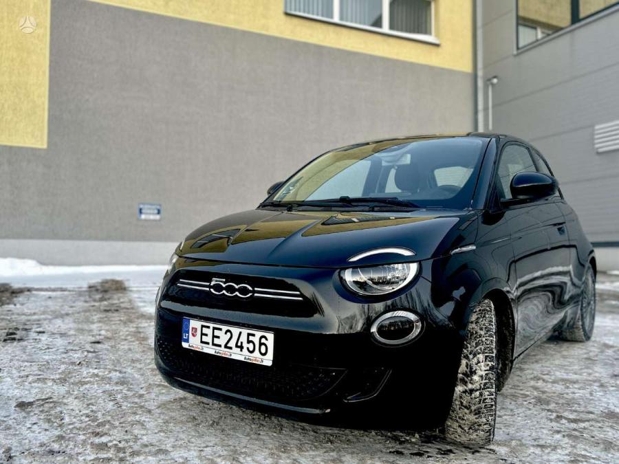 Black Fiat 500 2022 in Vilnius, with an engine capacity of 0.00 L and mileage of 35 thousand km for 12900 €, photo 5 on AUTOMOTO.COM.LV