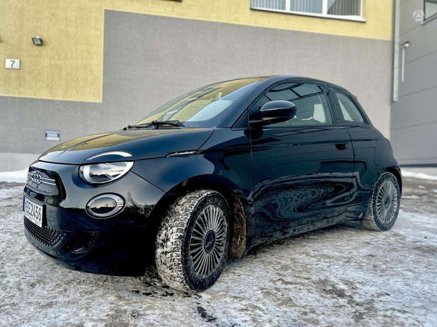 Black Fiat 500 2022 in Vilnius, with an engine capacity of 0.00 L and mileage of 35 thousand km for 12900 €, photo 6 on AUTOMOTO.COM.LV