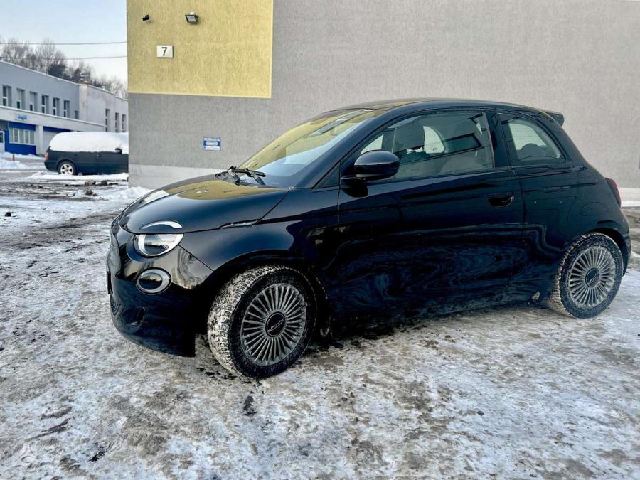 Black Fiat 500 2022 in Vilnius, with an engine capacity of 0.00 L and mileage of 35 thousand km for 12900 €, photo 7 on AUTOMOTO.COM.LV