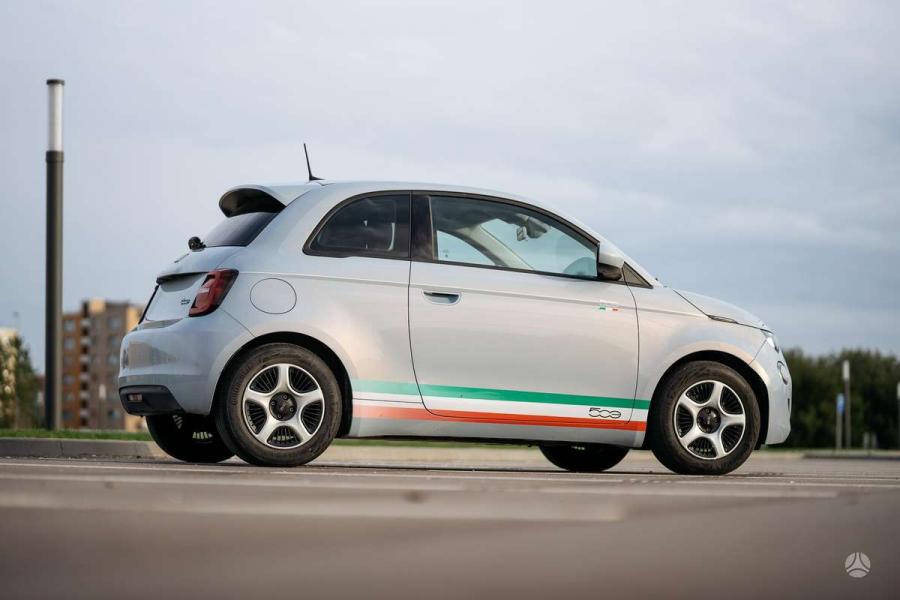 Zils Fiat 500 2022 Gargždai, ar dzinēja tilpumu 0.00 L un nobraukumu 56 tūkst. km par 14900 €, foto 5 vietnē AUTOMOTO.COM.LV