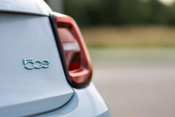 Zils Fiat 500 2022 Gargždai, ar dzinēja tilpumu 0.00 L un nobraukumu 56 tūkst. km par 14900 €, foto 8 vietnē AUTOMOTO.COM.LV