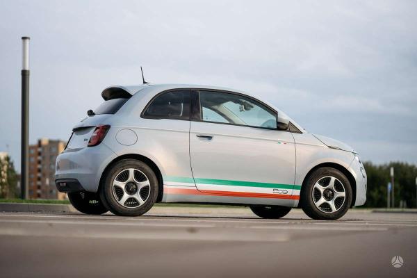 Blue Fiat 500 2022 in Gargzdai, with an engine capacity of 0.00 L and mileage of 56 thousand km for 14900 €, photo 5 on AUTOMOTO.COM.LV