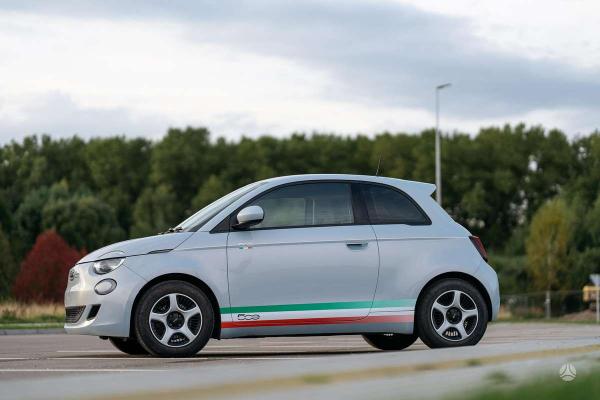 Blue Fiat 500 2022 in Gargzdai, with an engine capacity of 0.00 L and mileage of 56 thousand km for 14900 €, photo 7 on AUTOMOTO.COM.LV
