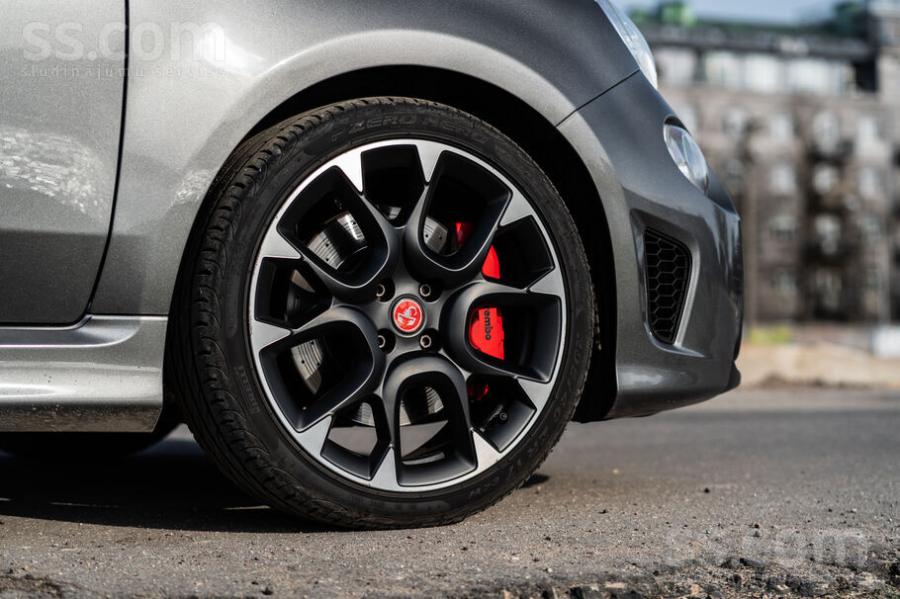 Grey Fiat 500 2018 in Gulbene, with an engine capacity of 1.40 L and mileage of 50 thousand km for 24000 €, photo 7 on AUTOMOTO.COM.LV