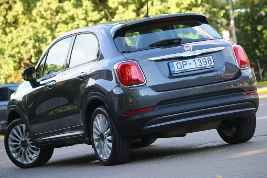 Grey Fiat 500 2018 in Riga, with an engine capacity of 1.40 L and mileage of 111 thousand km for 9990 €, photo 5 on AUTOMOTO.COM.LV