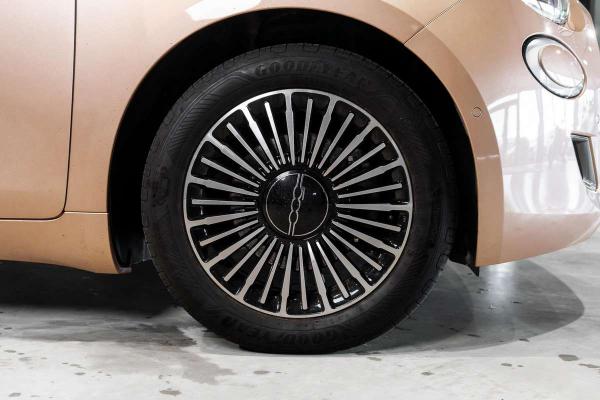 Oranžs Fiat 500 2021 Rīga, ar dzinēja tilpumu 0.00 L un nobraukumu 61 tūkst. km par 17000 €, foto 7 vietnē AUTOMOTO.COM.LV