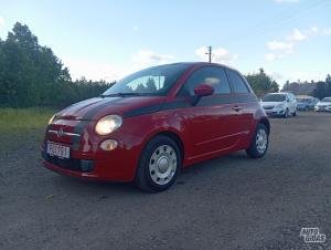Sarkans Fiat 500 2010 Šakiai, ar dzinēja tilpumu 1.20 L un nobraukumu 109 tūkst. km par 4200 €, foto  vietnē AUTOMOTO.COM.LV