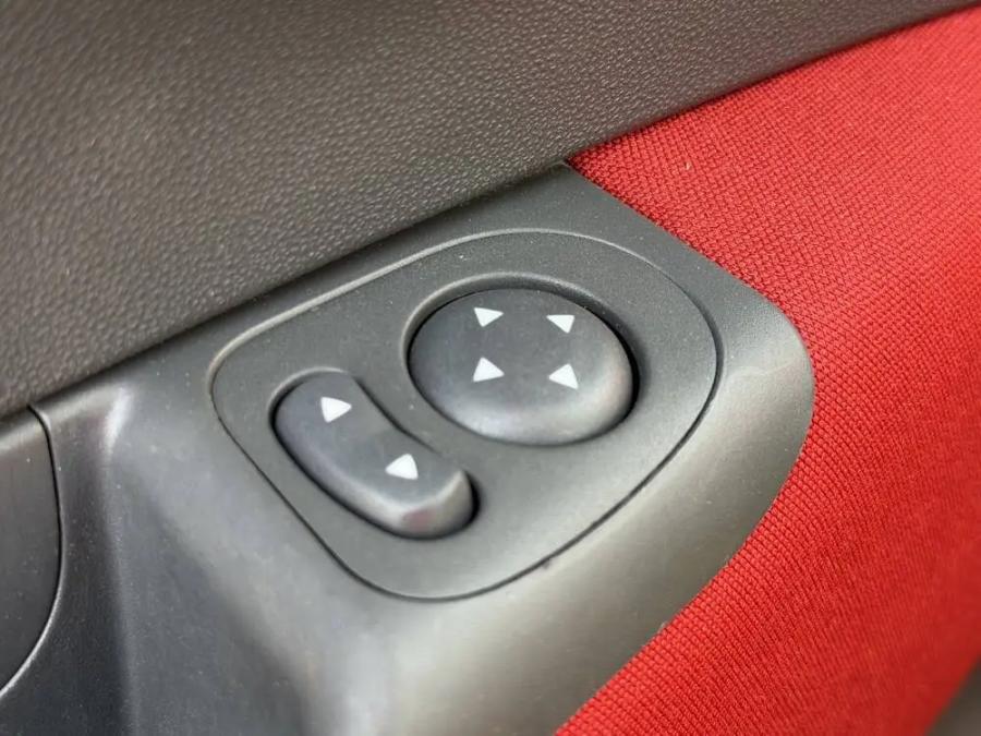 Red Fiat 500 2010 in Riga, with an engine capacity of 1.20 L and mileage of 36 thousand km for 4400 €, photo 17 on AUTOMOTO.COM.LV
