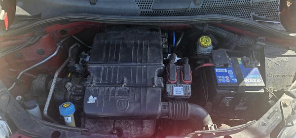 Sarkans Fiat 500 2010 Tallina, ar dzinēja tilpumu 1.20 L un nobraukumu 125 tūkst. km par 3000 €, foto 4 vietnē AUTOMOTO.COM.LV