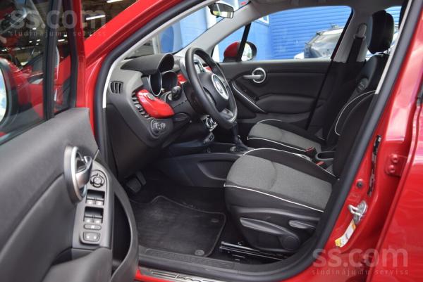 Red Fiat 500 2017 in Riga, with an engine capacity of 1.60 L and mileage of 150 thousand km for 9900 €, photo 4 on AUTOMOTO.COM.LV
