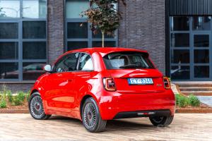 Red Fiat 500 2022 in Riga, with an engine capacity of 0.00 L and mileage of 27 thousand km for 17500 €, photo 5 on AUTOMOTO.COM.LV