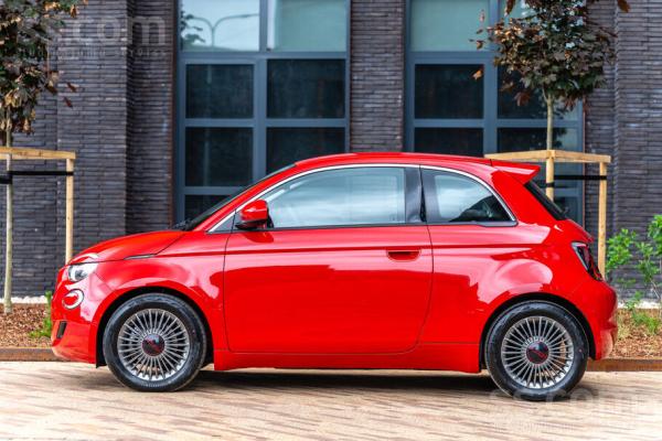 Red Fiat 500 2022 in Riga, with an engine capacity of 0.00 L and mileage of 27 thousand km for 17500 €, photo 7 on AUTOMOTO.COM.LV