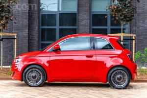 Red Fiat 500 2022 in Riga, with an engine capacity of 0.00 L and mileage of 27 thousand km for 17500 €, photo 8 on AUTOMOTO.COM.LV