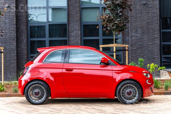 Red Fiat 500 2022 in Riga, with an engine capacity of 0.00 L and mileage of 27 thousand km for 17500 €, photo 8 on AUTOMOTO.COM.LV