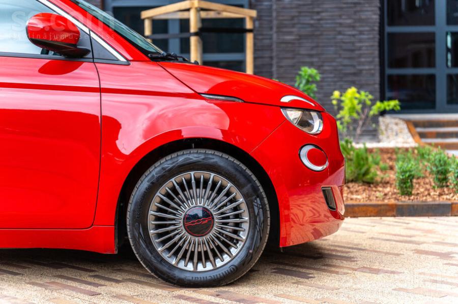 Red Fiat 500 2022 in Riga, with an engine capacity of 0.00 L and mileage of 27 thousand km for 17500 €, photo 10 on AUTOMOTO.COM.LV