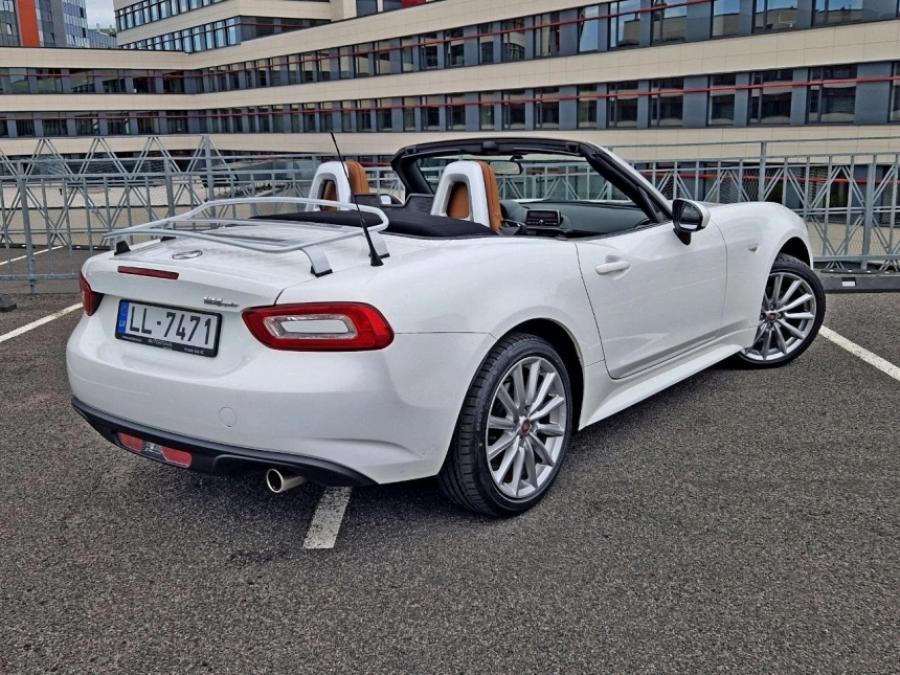 White Fiat 500 2018 in Riga, with an engine capacity of 1.40 L and mileage of 13 thousand km for 24000 €, photo 4 on AUTOMOTO.COM.LV