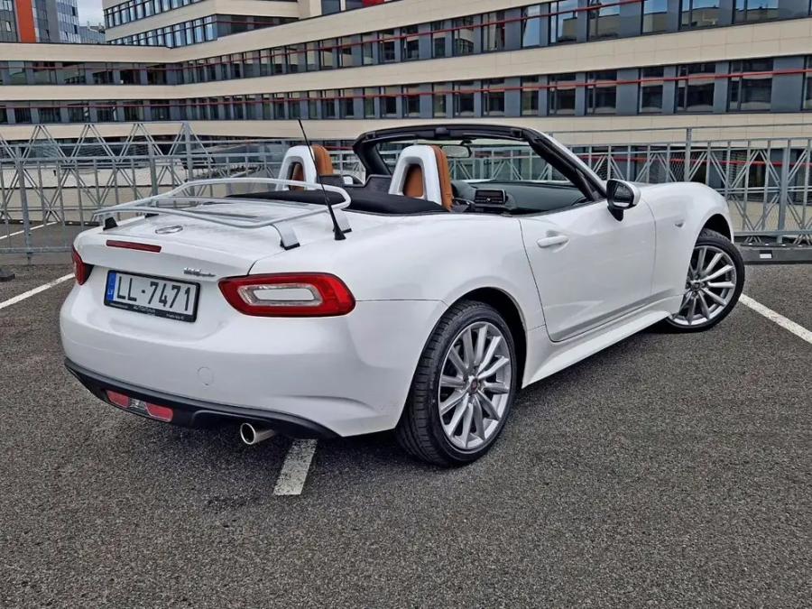 White Fiat 500 2018 in Riga, with an engine capacity of 1.40 L and mileage of 13 thousand km for 24000 €, photo 4 on AUTOMOTO.COM.LV