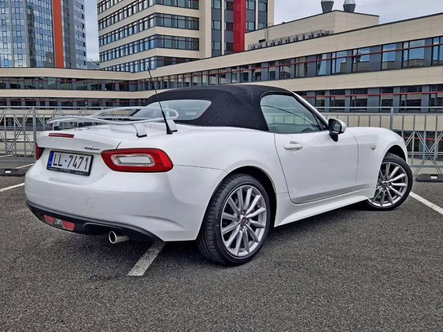 White Fiat 500 2018 in Riga, with an engine capacity of 1.40 L and mileage of 13 thousand km for 24000 €, photo 5 on AUTOMOTO.COM.LV