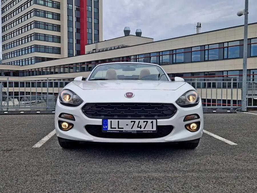 White Fiat 500 2018 in Riga, with an engine capacity of 1.40 L and mileage of 13 thousand km for 24000 €, photo 13 on AUTOMOTO.COM.LV
