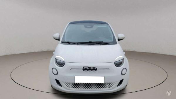 White Fiat 500 2021 in Vilnius, with an engine capacity of 0.00 L and mileage of 31 thousand km for 16500 €, photo 2 on AUTOMOTO.COM.LV