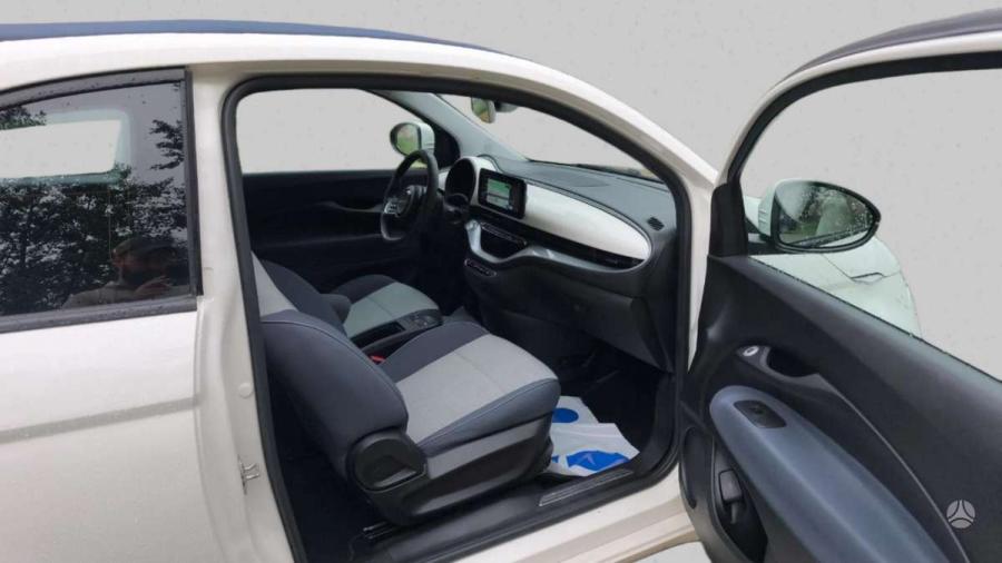 White Fiat 500 2021 in Vilnius, with an engine capacity of 0.00 L and mileage of 31 thousand km for 16500 €, photo 11 on AUTOMOTO.COM.LV