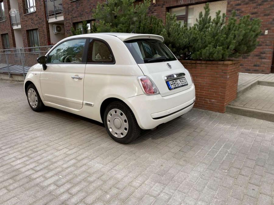 White Fiat 500 2008 in Vilnius, with an engine capacity of 1.24 L and mileage of 218 thousand km for 1999 €, photo 3 on AUTOMOTO.COM.LV
