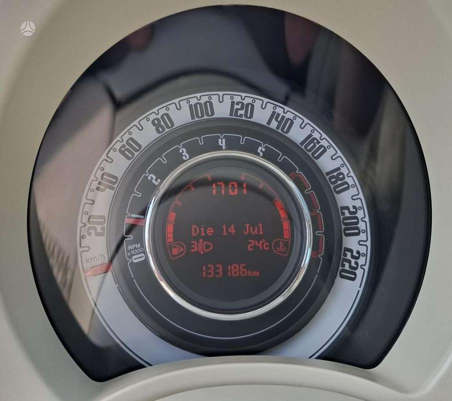 White Fiat 500 2014 in Utena, with an engine capacity of 0.88 L and mileage of 130 thousand km for 3900 €, photo 7 on AUTOMOTO.COM.LV