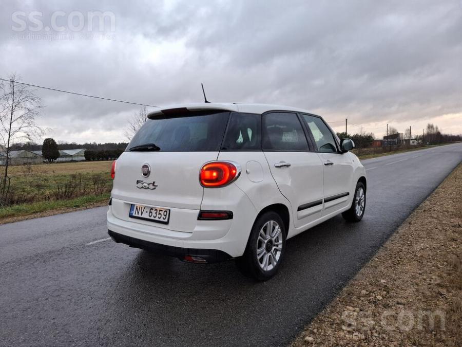 White Fiat 500 2018 in Riga, with an engine capacity of 1.40 L and mileage of 65 thousand km for 12290 €, photo 4 on AUTOMOTO.COM.LV