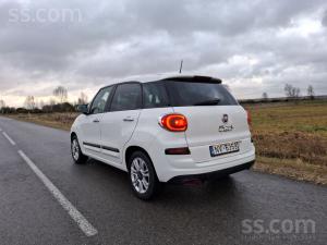 White Fiat 500 2018 in Riga, with an engine capacity of 1.40 L and mileage of 65 thousand km for 12290 €, photo 5 on AUTOMOTO.COM.LV