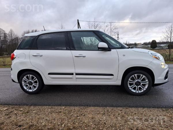 White Fiat 500 2018 in Riga, with an engine capacity of 1.40 L and mileage of 65 thousand km for 12290 €, photo 5 on AUTOMOTO.COM.LV