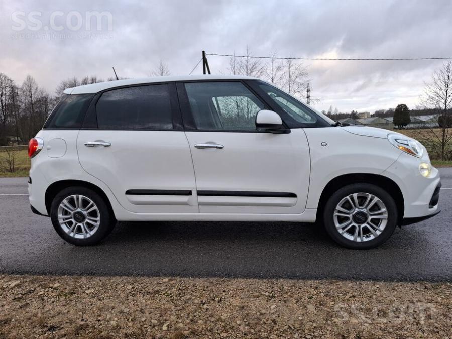 White Fiat 500 2018 in Riga, with an engine capacity of 1.40 L and mileage of 65 thousand km for 12290 €, photo 6 on AUTOMOTO.COM.LV