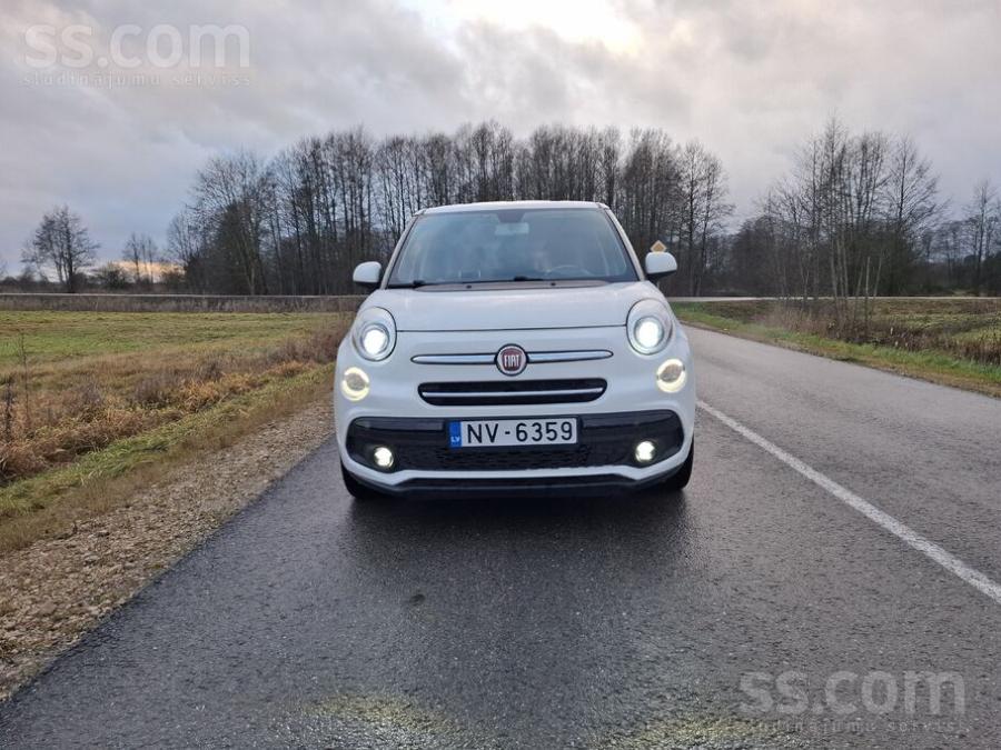 White Fiat 500 2018 in Riga, with an engine capacity of 1.40 L and mileage of 65 thousand km for 12290 €, photo 9 on AUTOMOTO.COM.LV
