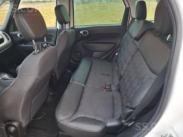 White Fiat 500 2018 in Riga, with an engine capacity of 1.40 L and mileage of 65 thousand km for 12290 €, photo 9 on AUTOMOTO.COM.LV