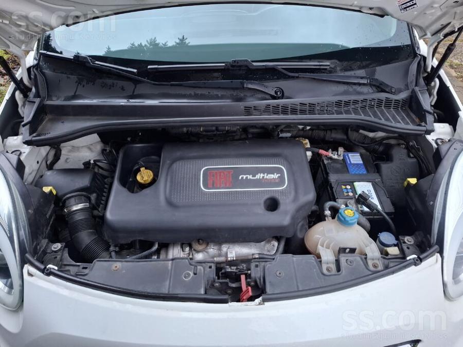 White Fiat 500 2018 in Riga, with an engine capacity of 1.40 L and mileage of 65 thousand km for 12290 €, photo 13 on AUTOMOTO.COM.LV
