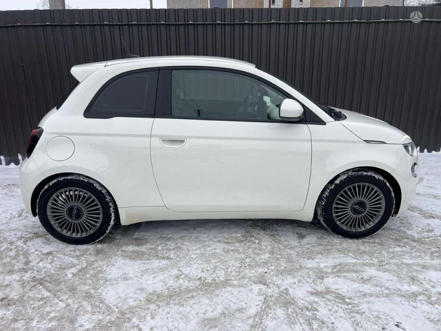 White Fiat 500 2021 in Kaunas, with an engine capacity of 0.00 L and mileage of 70 thousand km for 9999 €, photo 4 on AUTOMOTO.COM.LV